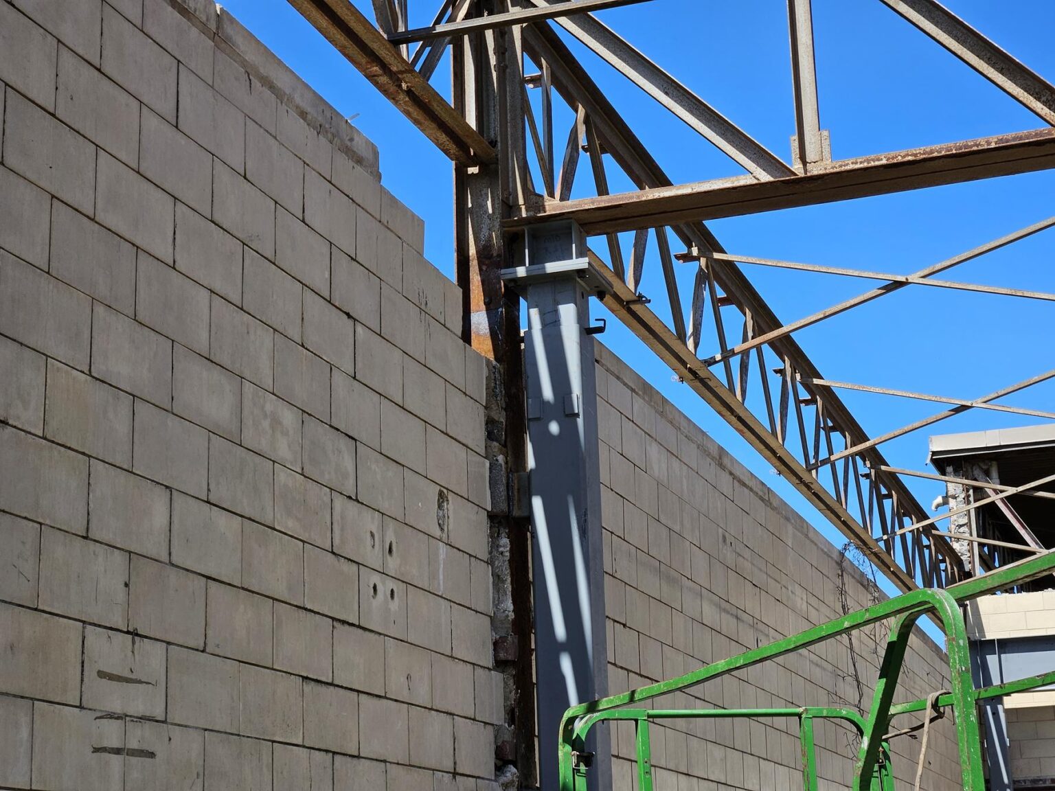 Roof Lift System | LIFTEX Up Building & Roof Risers